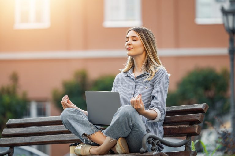 How To Manage Bipolar Disorder While Balancing Work Life - fashionabc